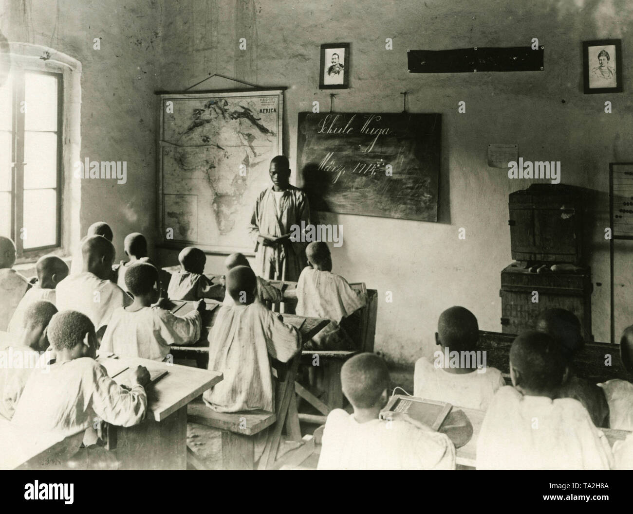 Colonialism lesson hi-res stock photography and images - Alamy