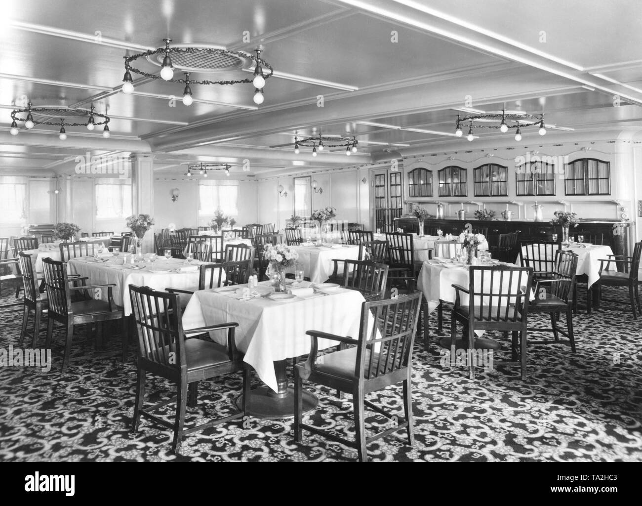 Cruise ship dining room Black and White Stock Photos & Images - Alamy