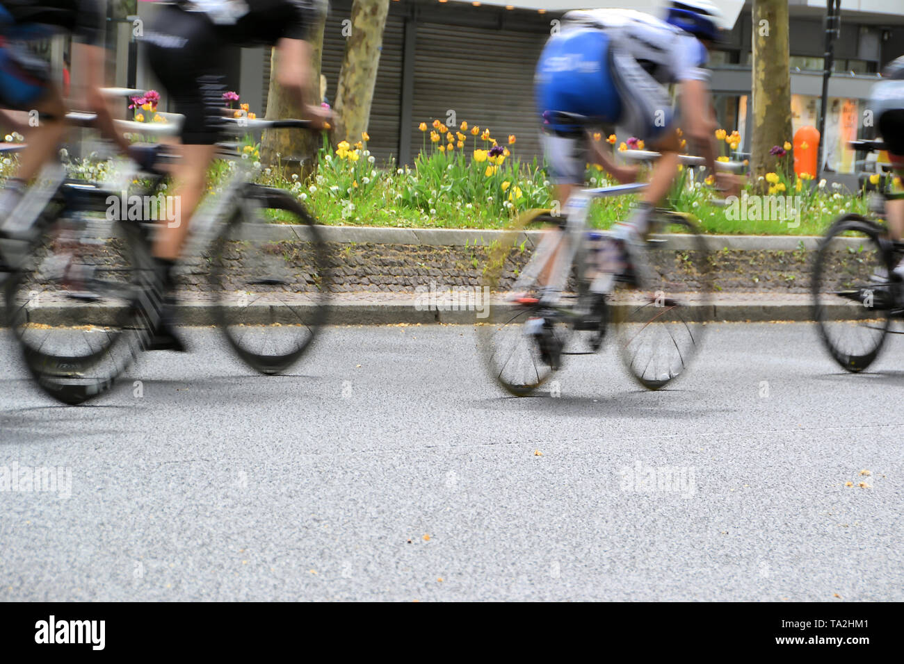 Cycling race center hi-res stock photography and images - Alamy
