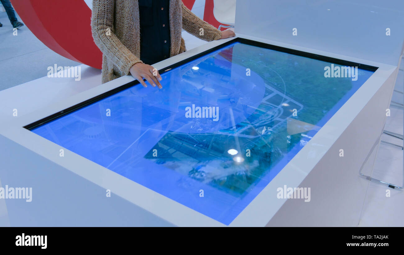 Interactive table hi-res stock photography and images - Alamy