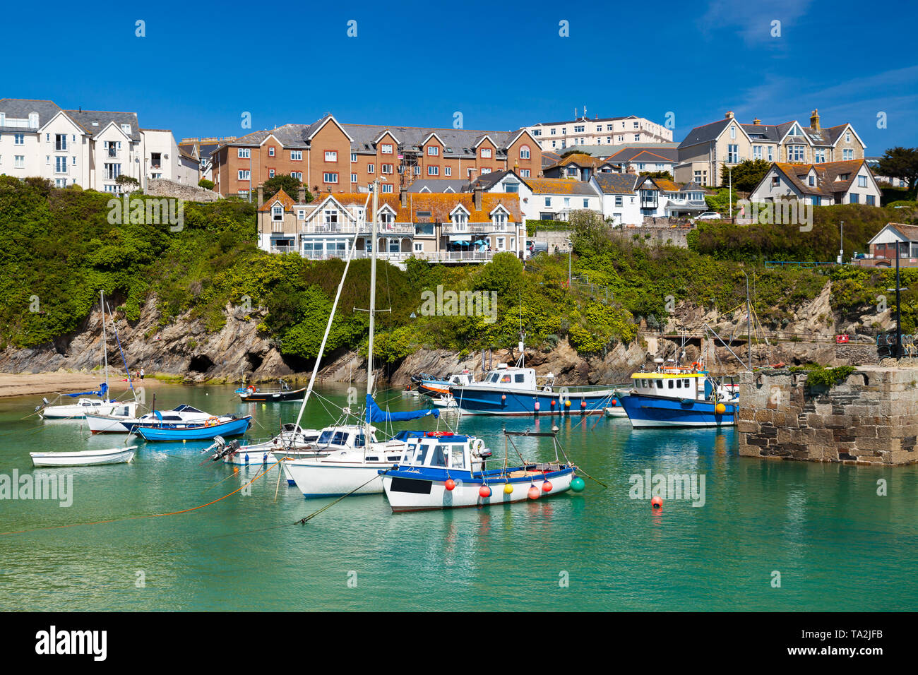 Harbours cornwall hi-res stock photography and images - Alamy