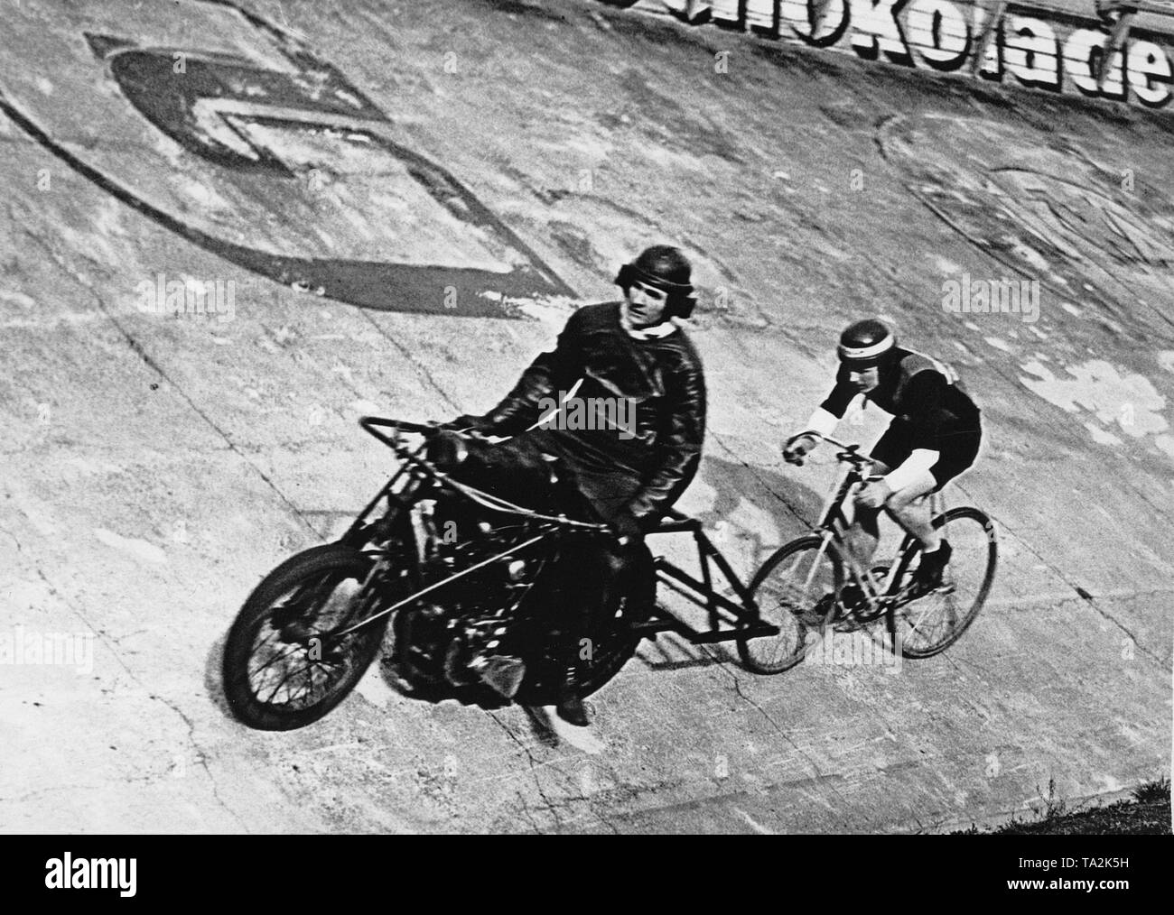 Former world champion in the motor-paced race Walter Sawall (behind ...