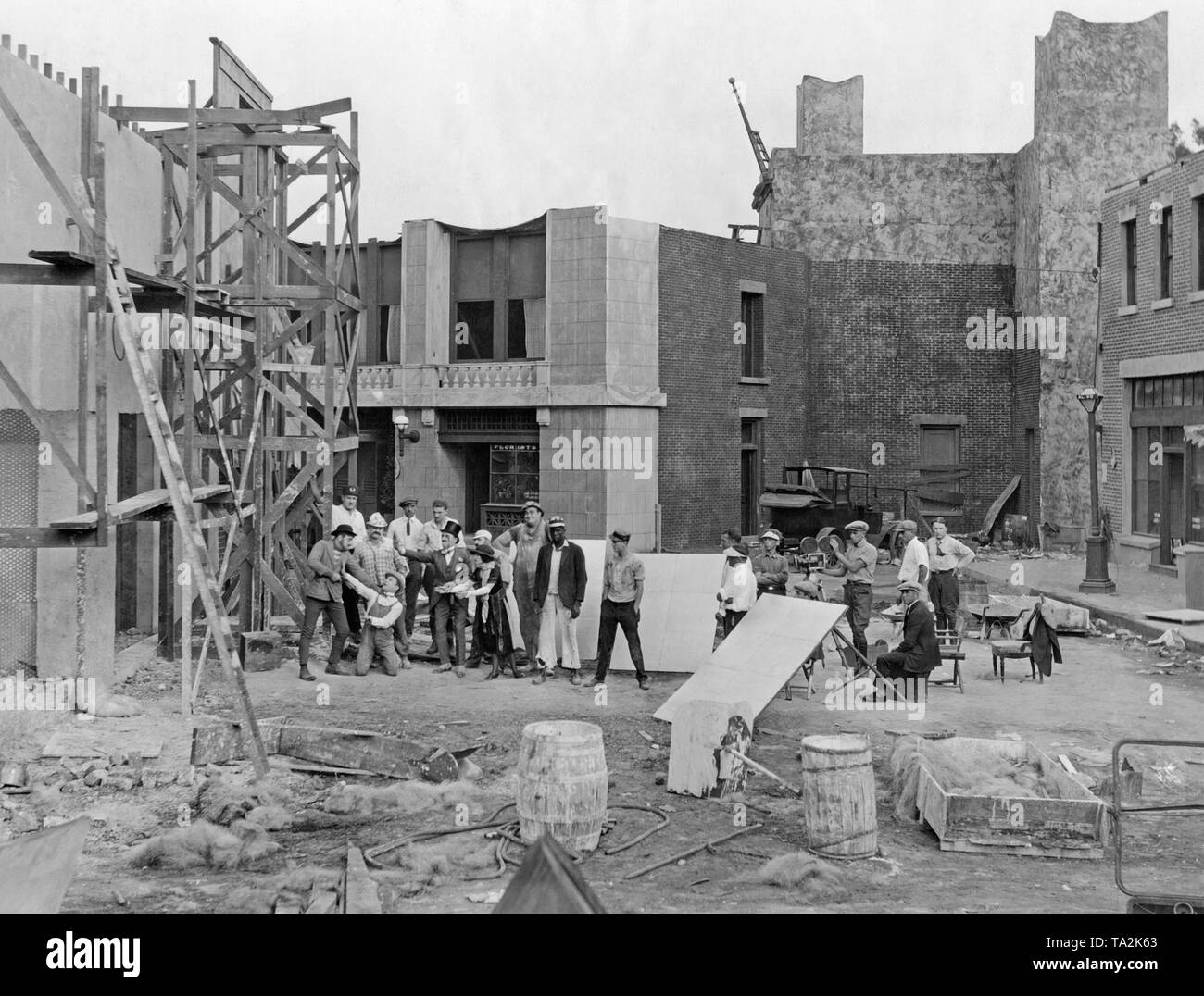 Hollywood film crew 1920s hi-res stock photography and images - Alamy