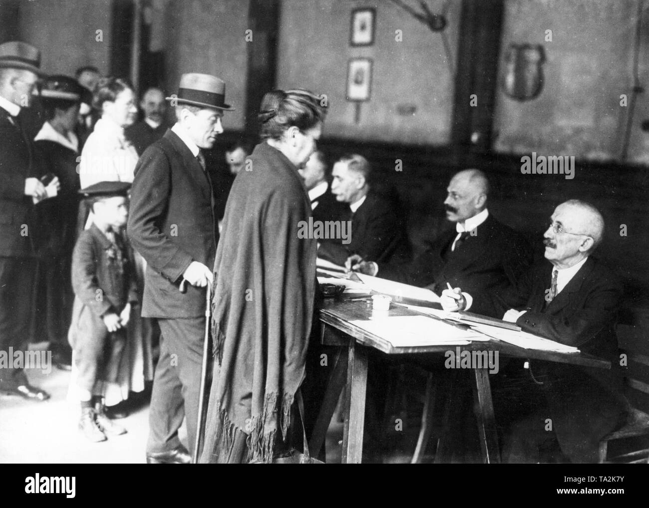 Working class history hi-res stock photography and images - Alamy