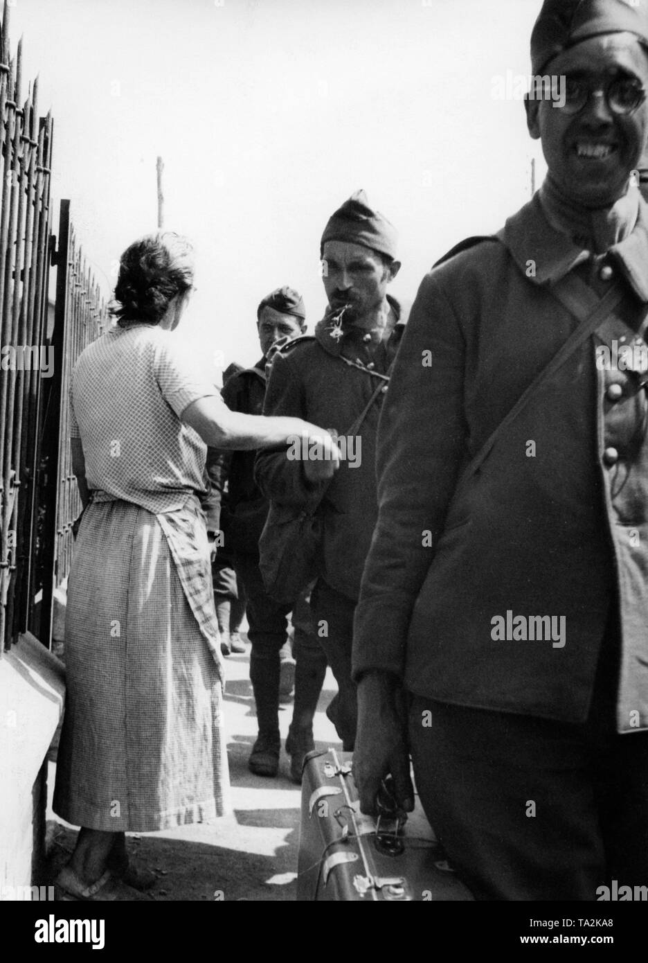 Captured wehrmacht soldiers hi-res stock photography and images - Alamy