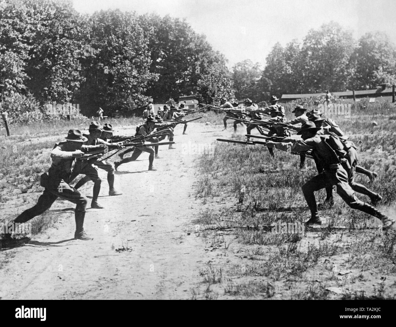 Cadets of the West Point Officer Academy practice close combat with ...
