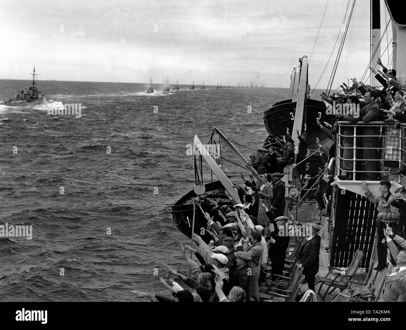 Line ships sail in Black and White Stock Photos & Images - Alamy
