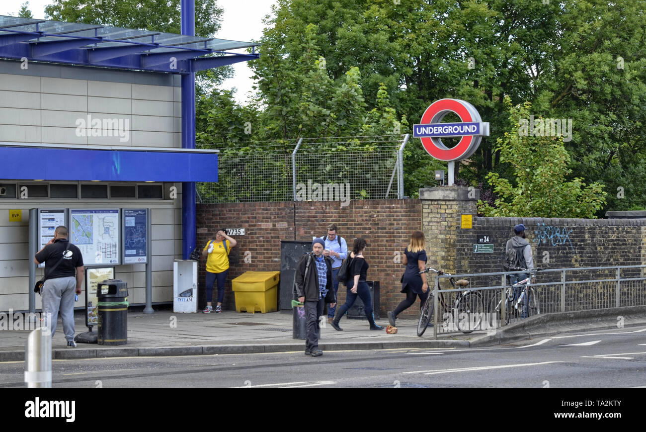 Colindale underground hi-res stock photography and images - Alamy