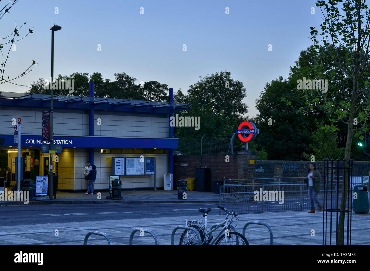 Colindale tube station hi-res stock photography and images - Alamy