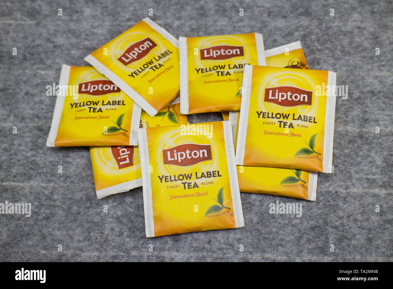 Lipton yellow label tea hi-res stock photography and images - Alamy