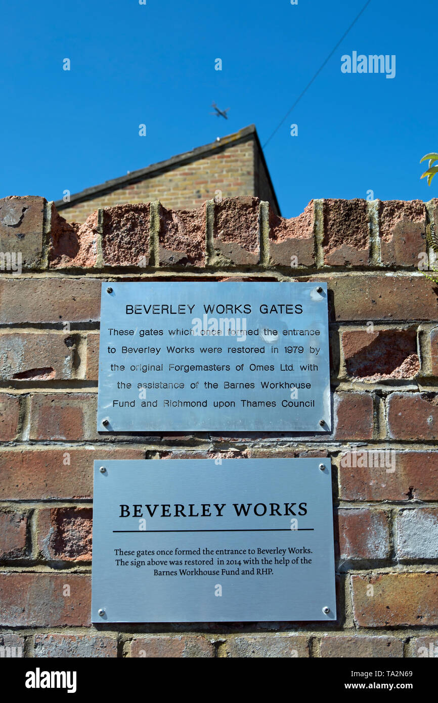 Wall plaques hi-res stock photography and images - Alamy