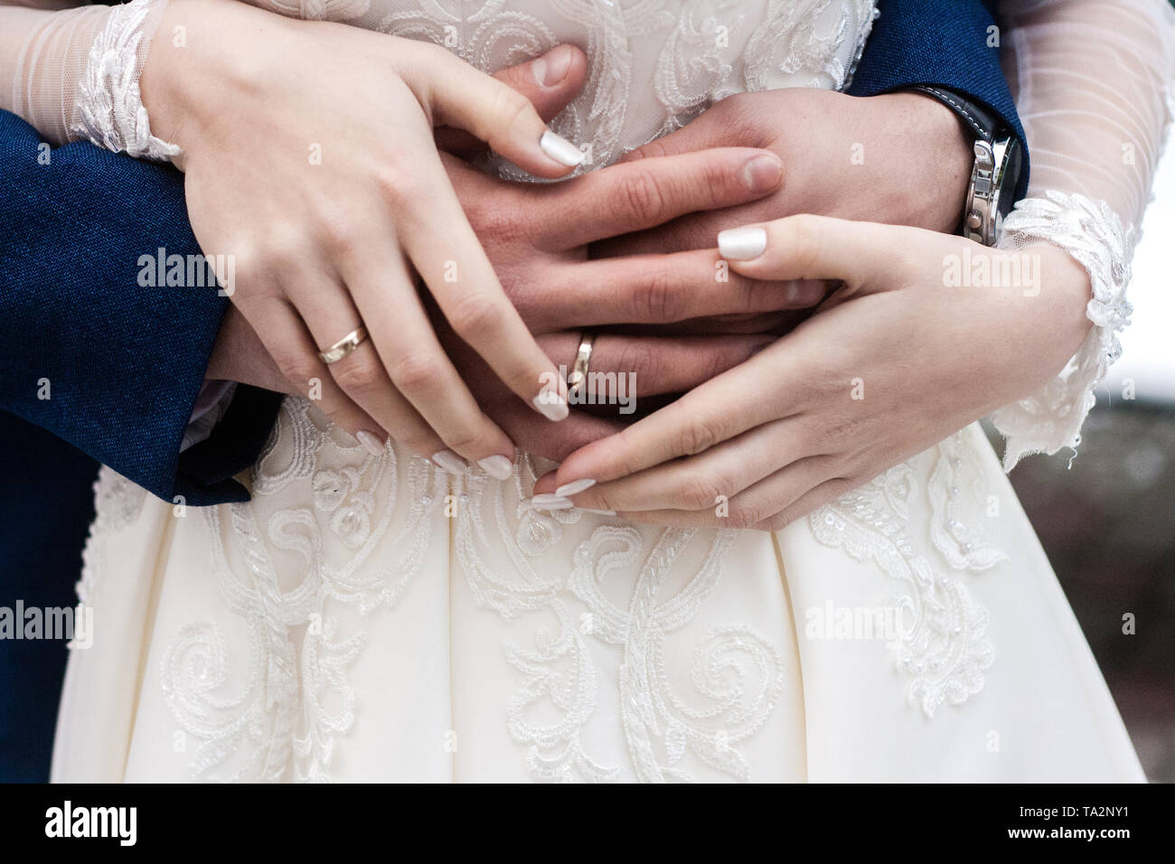 Wedding rings hand bride black hi-res stock photography and images - Alamy