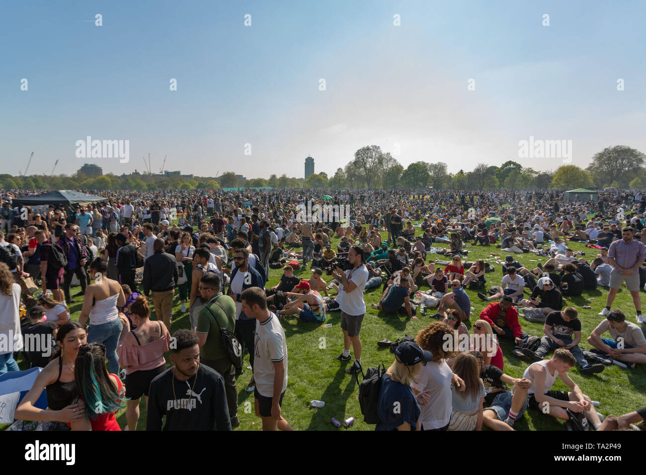 420 smokers hi-res stock photography and images - Alamy