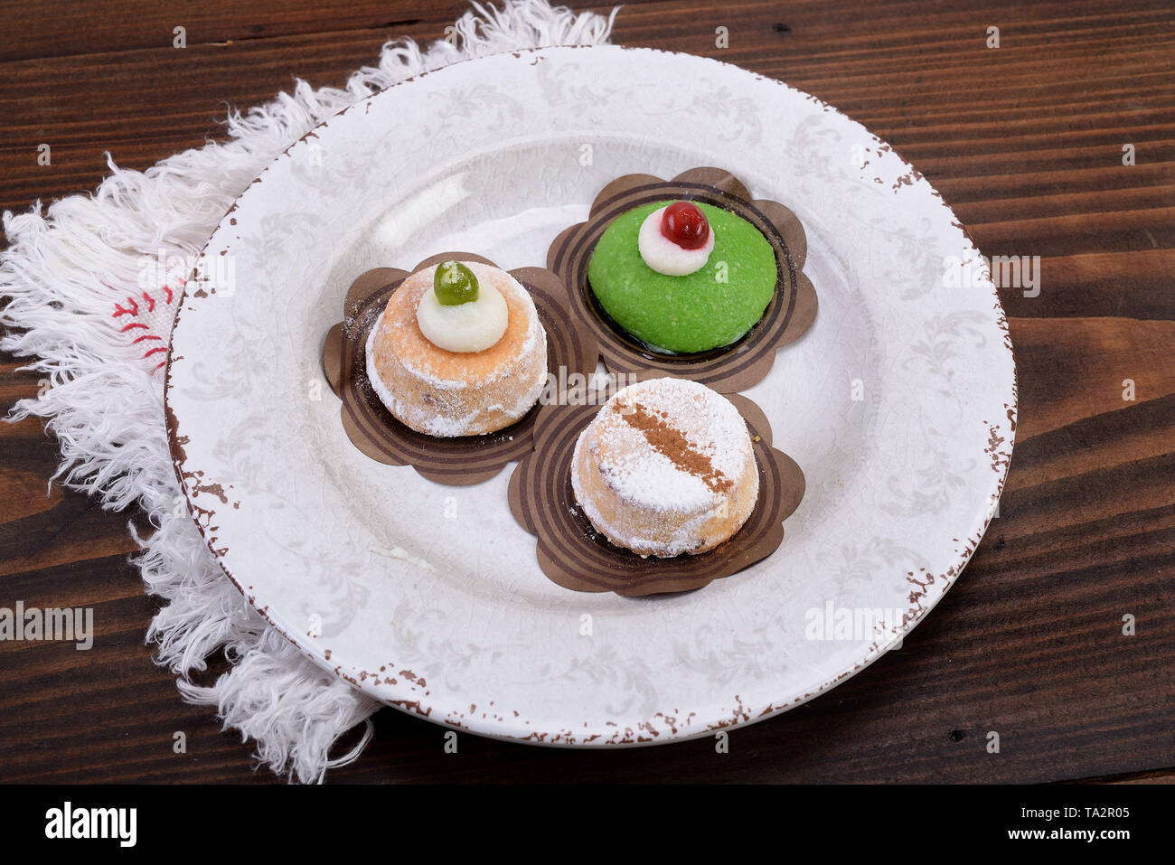 Mignon Pastry High Resolution Stock Photography and Images - Alamy