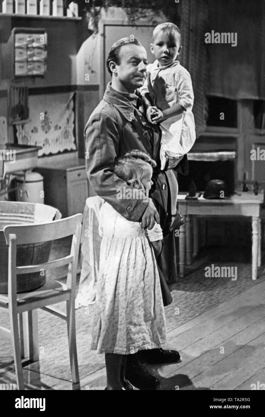 Heinz Ruehmann as Hermann Knittel in the movie "The Gasman" by Carl ...