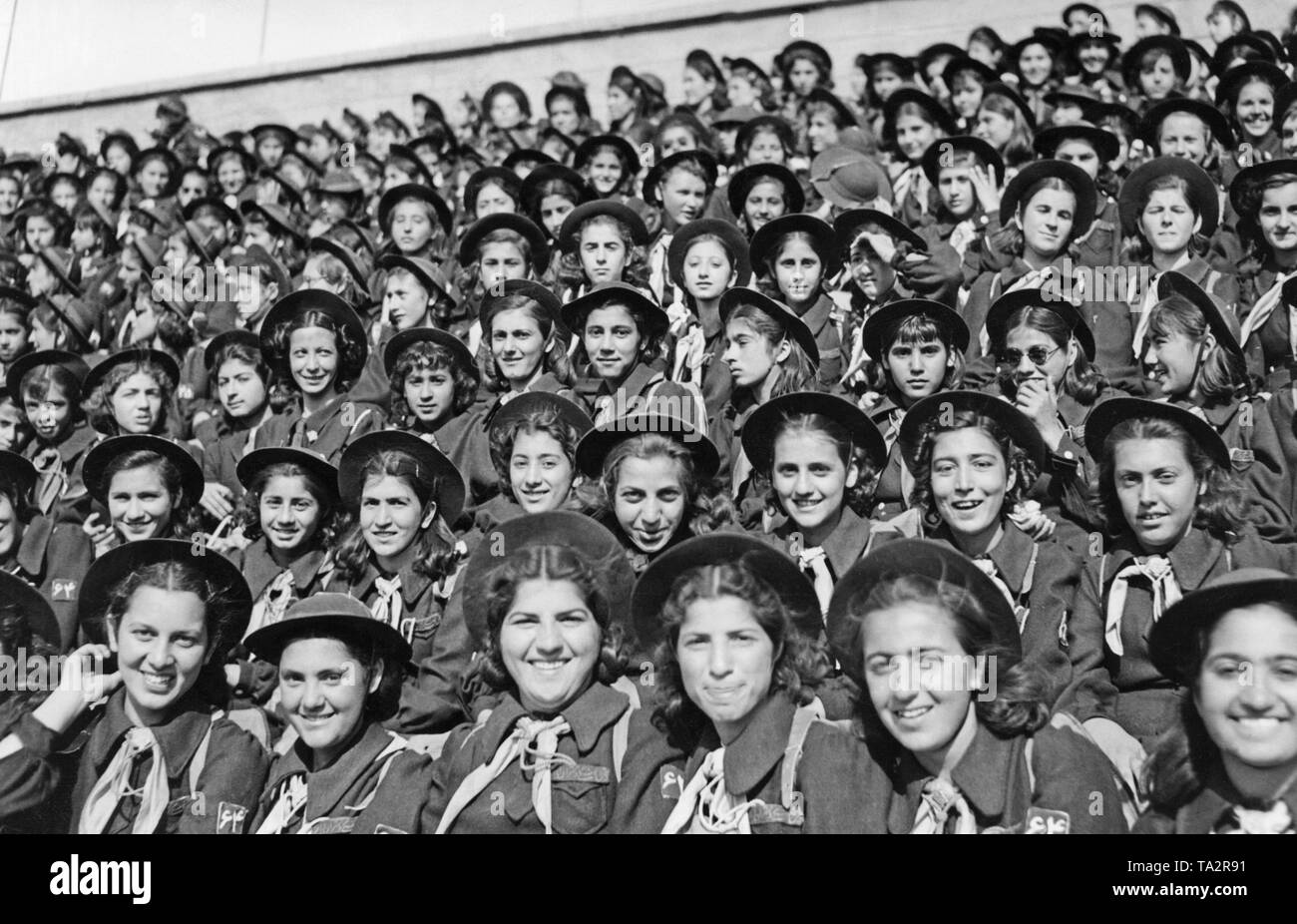Iranian woman in a stadium hi-res stock photography and images - Alamy