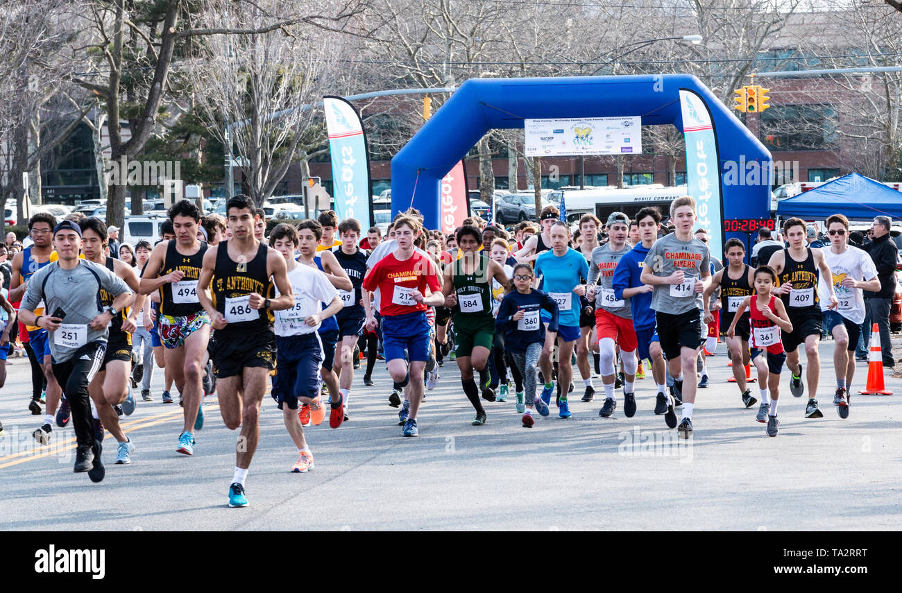 Cross country running children hi-res stock photography and images - Alamy
