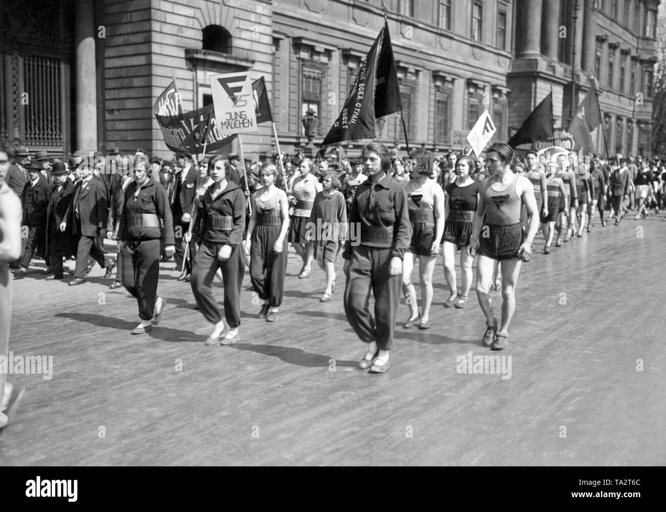 Sportsmen of the KPD demonstrating on May Day , 1930 in Berlin Stock ...