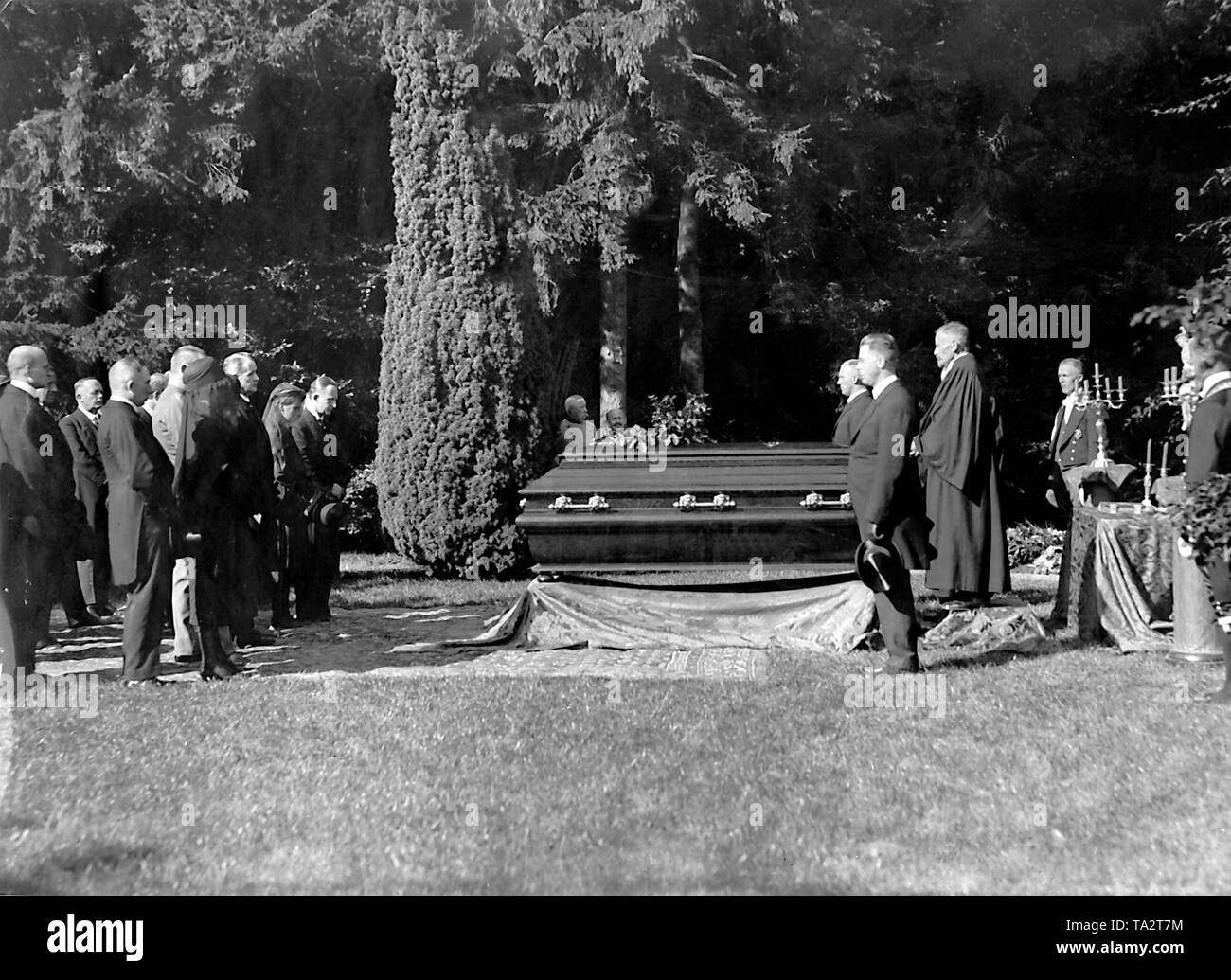 Count von brockdorff rantzau hi-res stock photography and images - Alamy