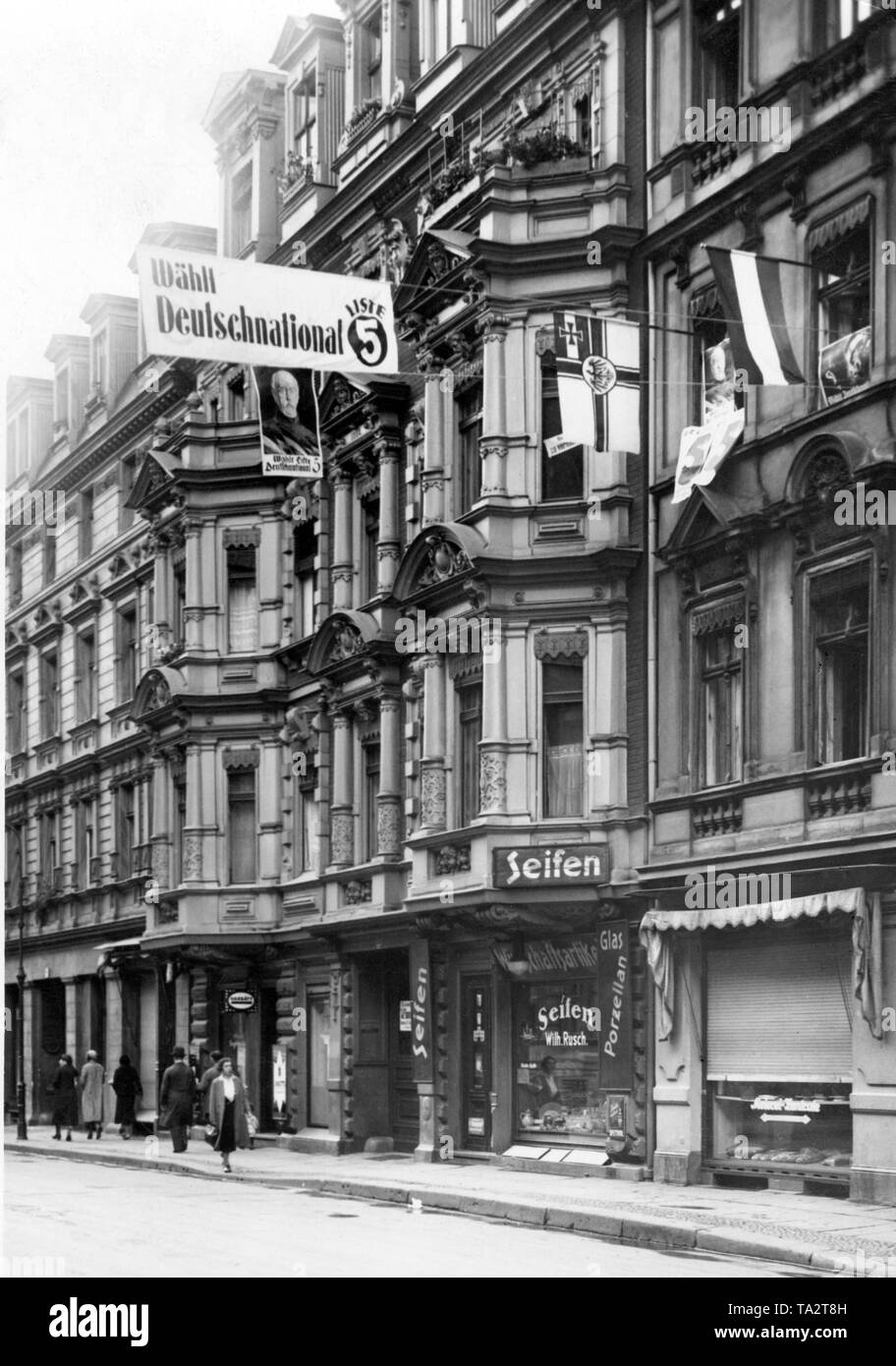 Weimar republic poster Black and White Stock Photos & Images - Alamy