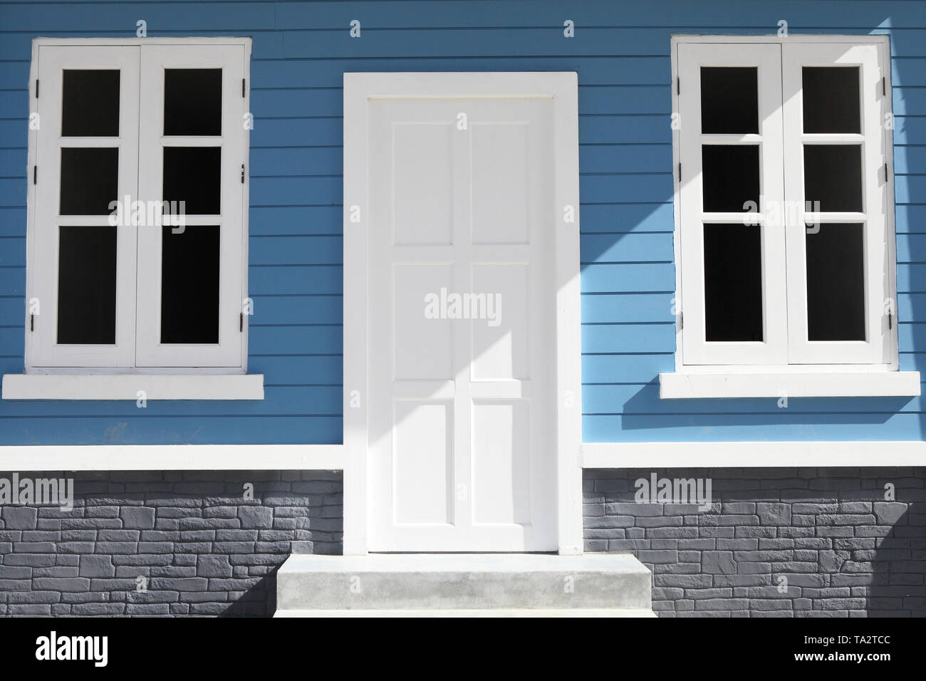 Traditional house paint colors hi-res stock photography and images - Alamy