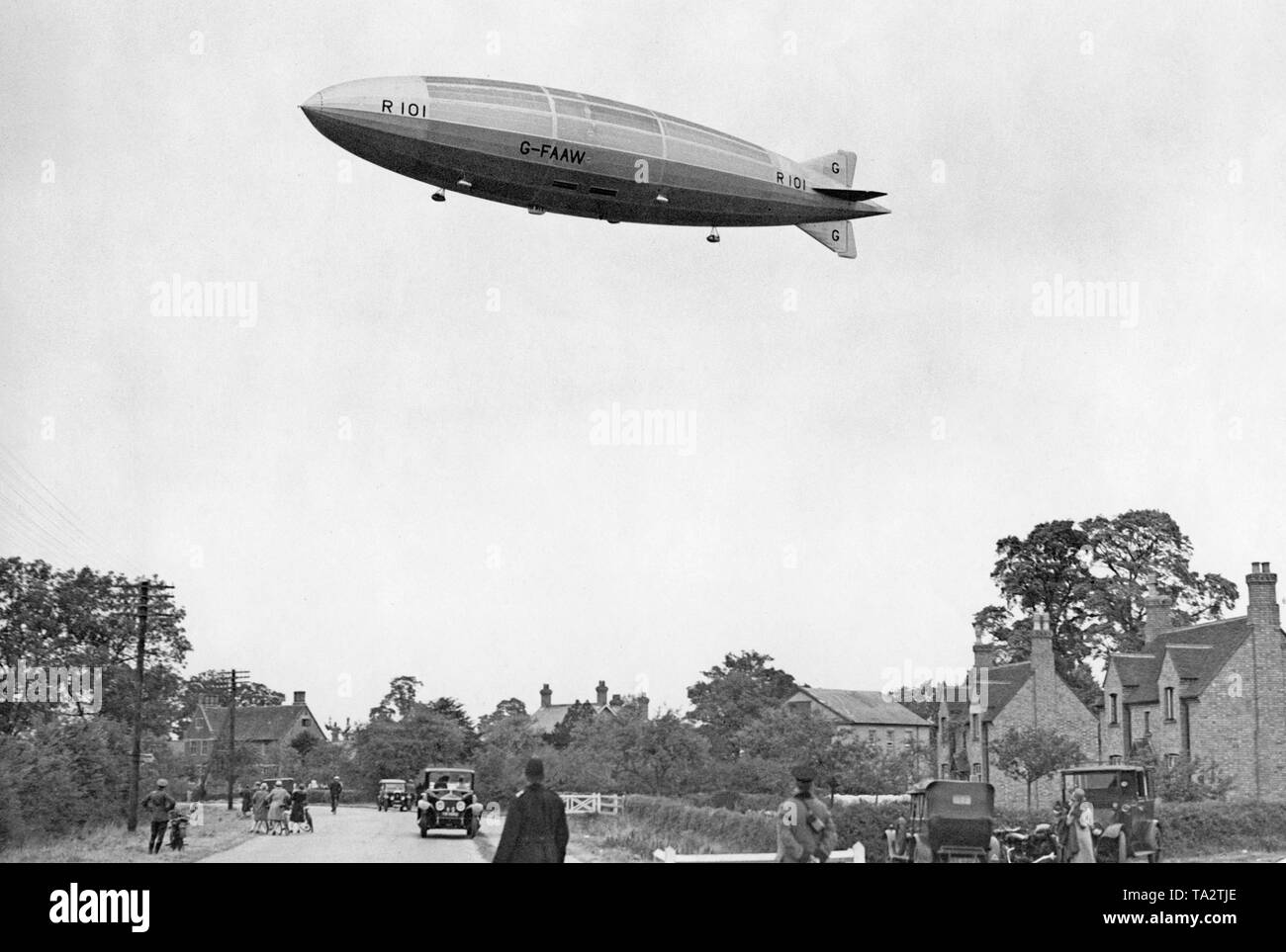 Giant airship hi-res stock photography and images - Alamy