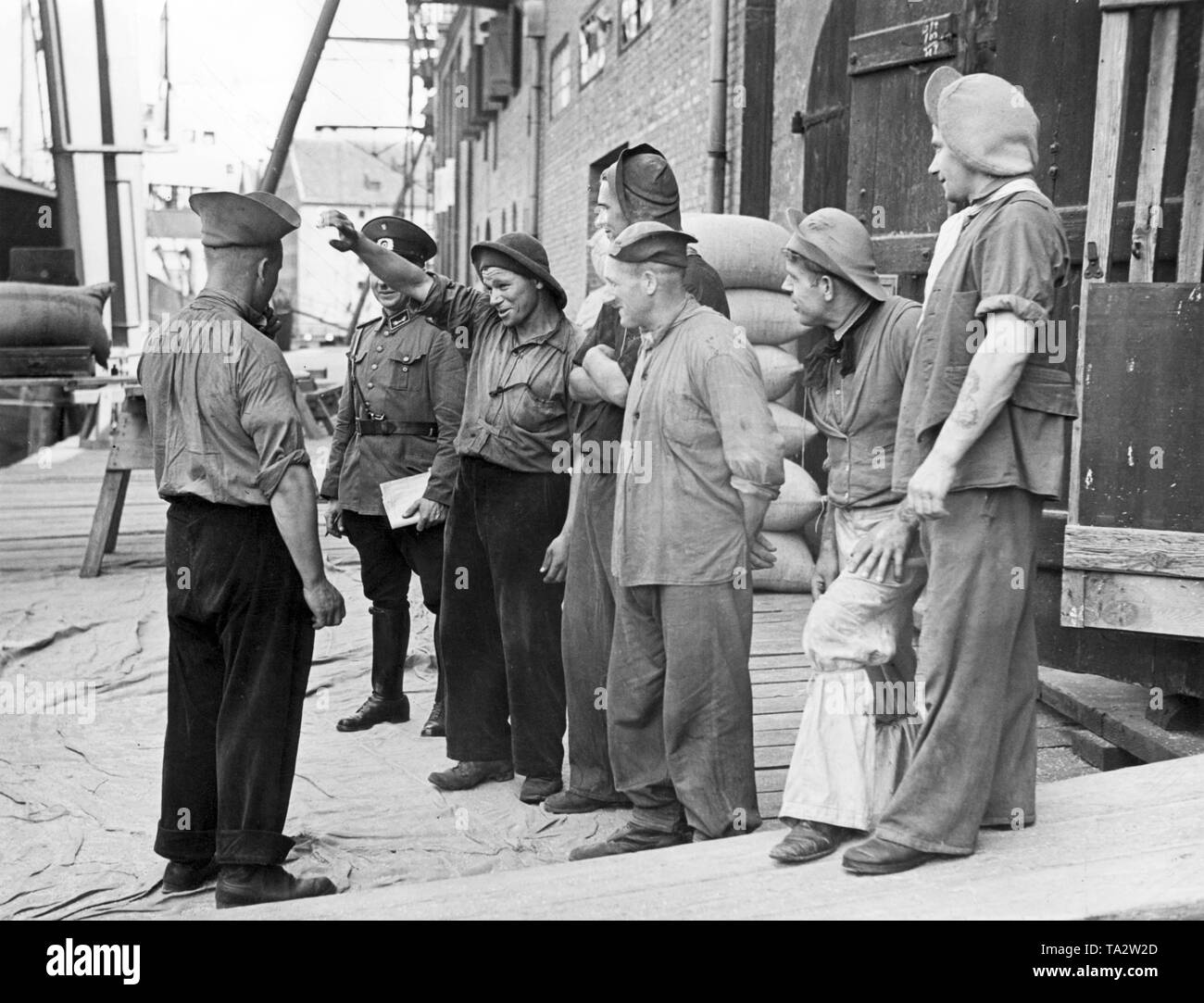 Historical wharf 1930s hi-res stock photography and images - Alamy