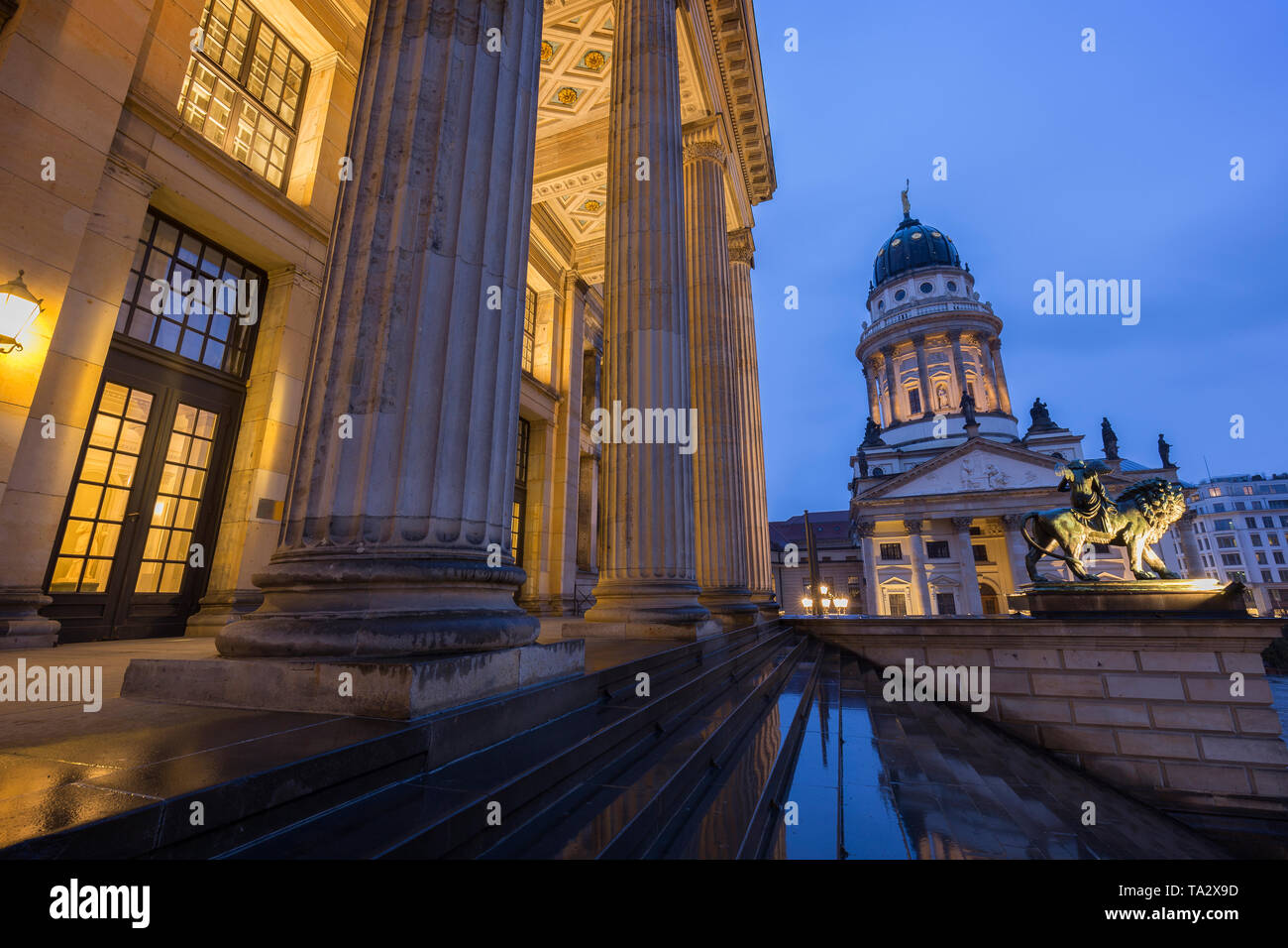 Berlin square hi-res stock photography and images - Alamy