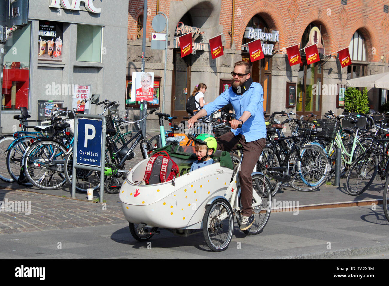 Cargo bike child transport hi-res stock photography and images - Alamy