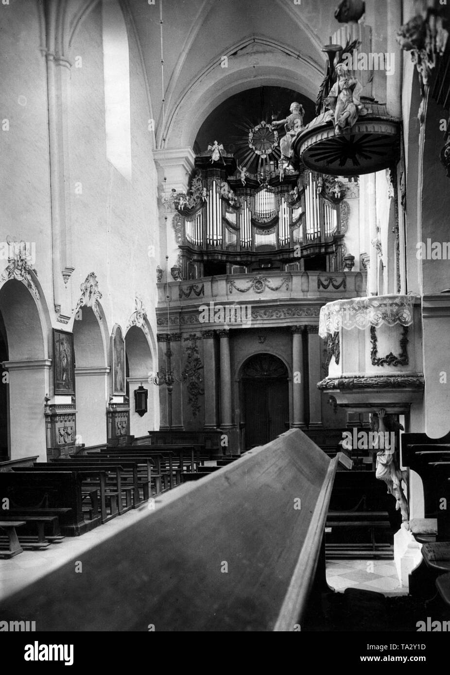 Organ loft hi-res stock photography and images - Alamy