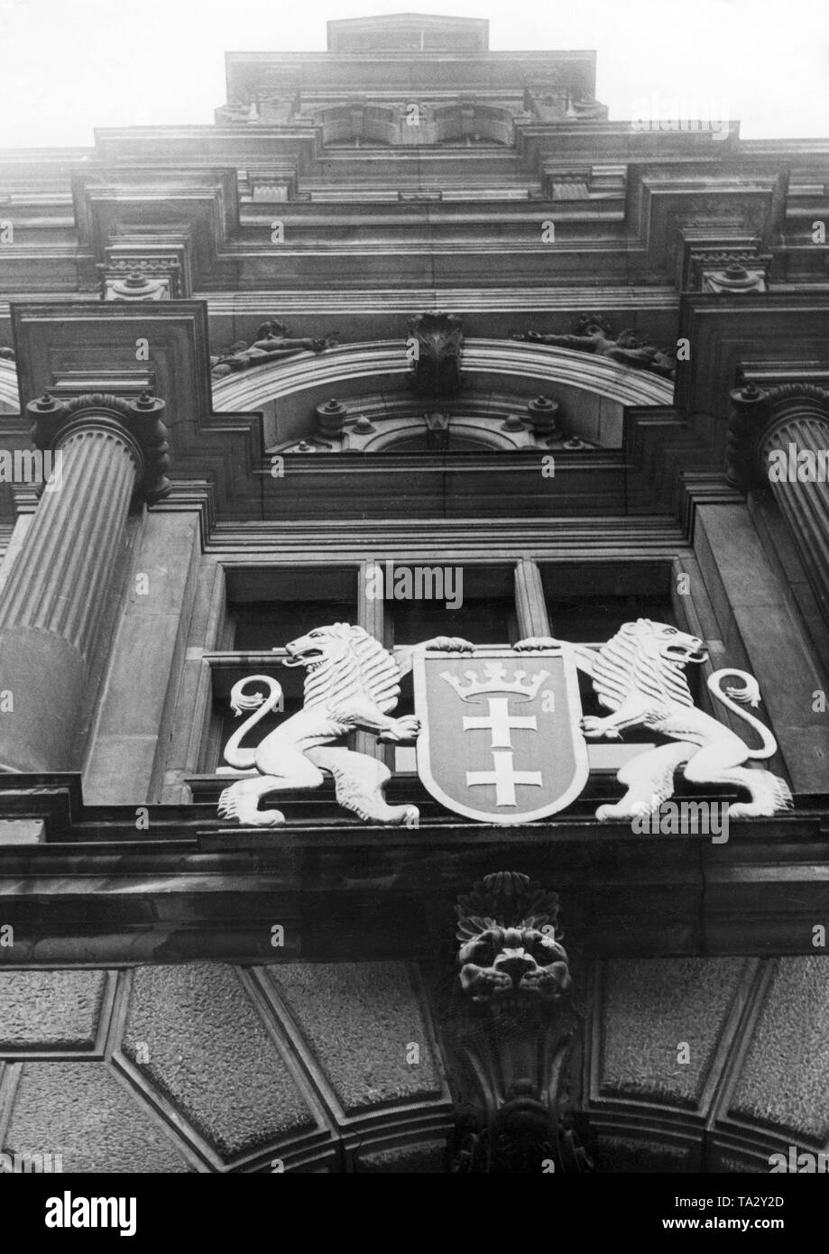 Building heraldry hi-res stock photography and images - Alamy