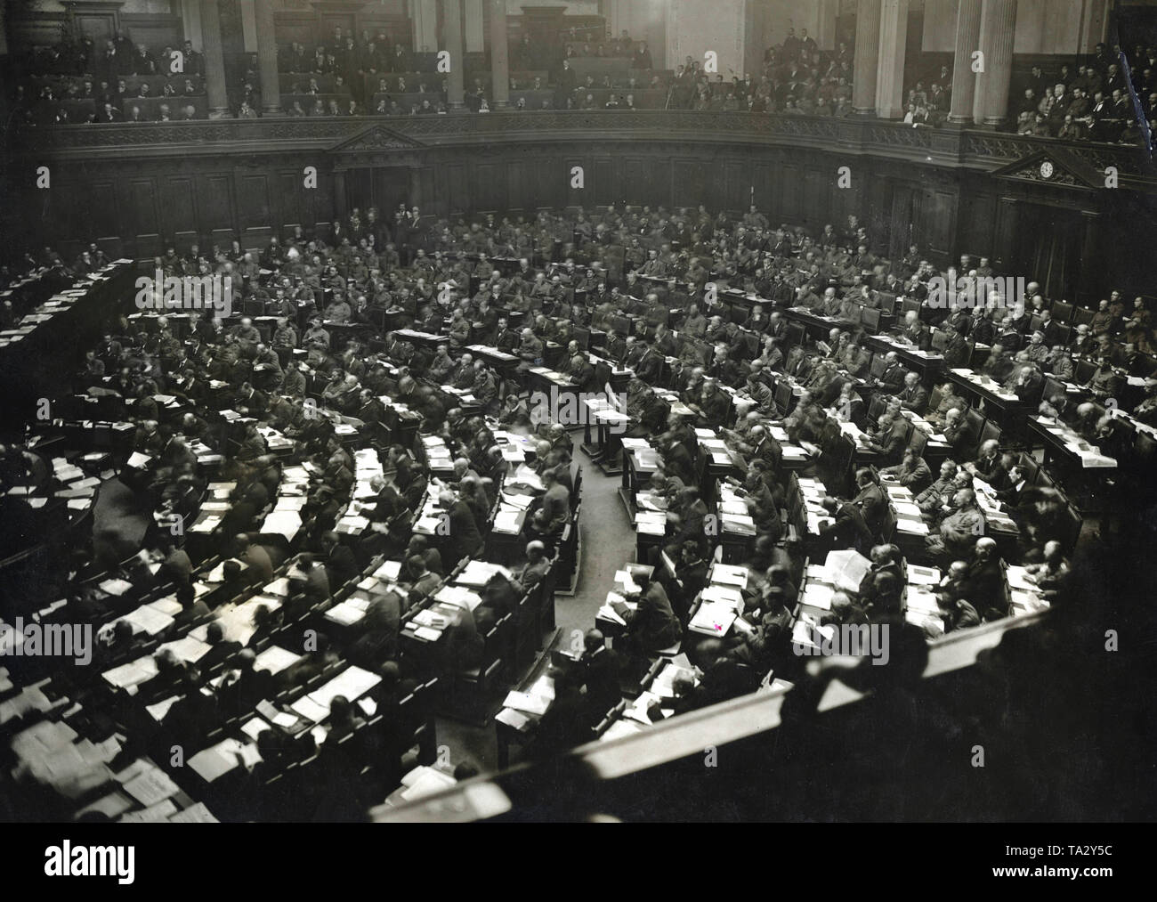 Reichstag conference hi-res stock photography and images - Alamy