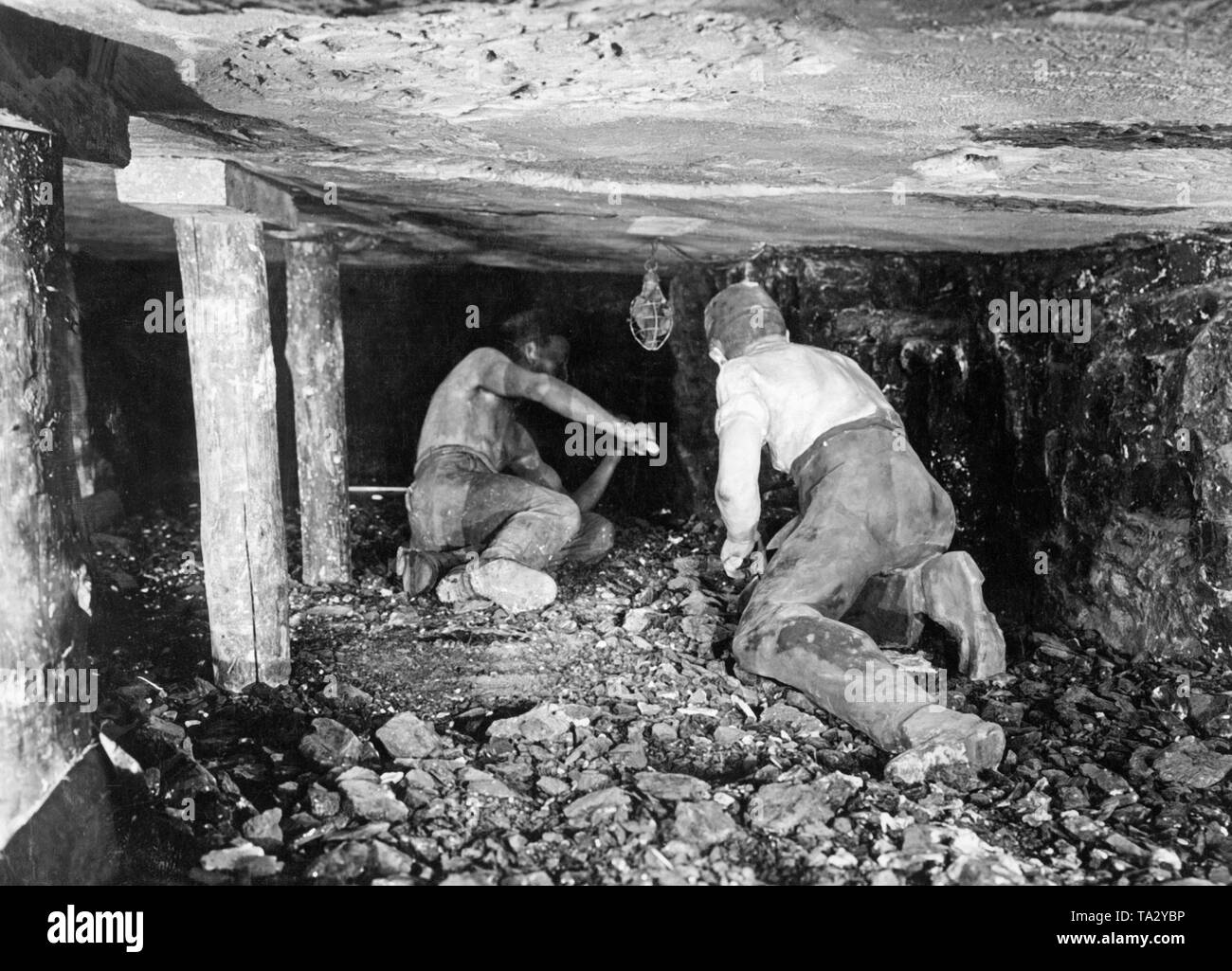 Coal miners underground hi-res stock photography and images - Alamy