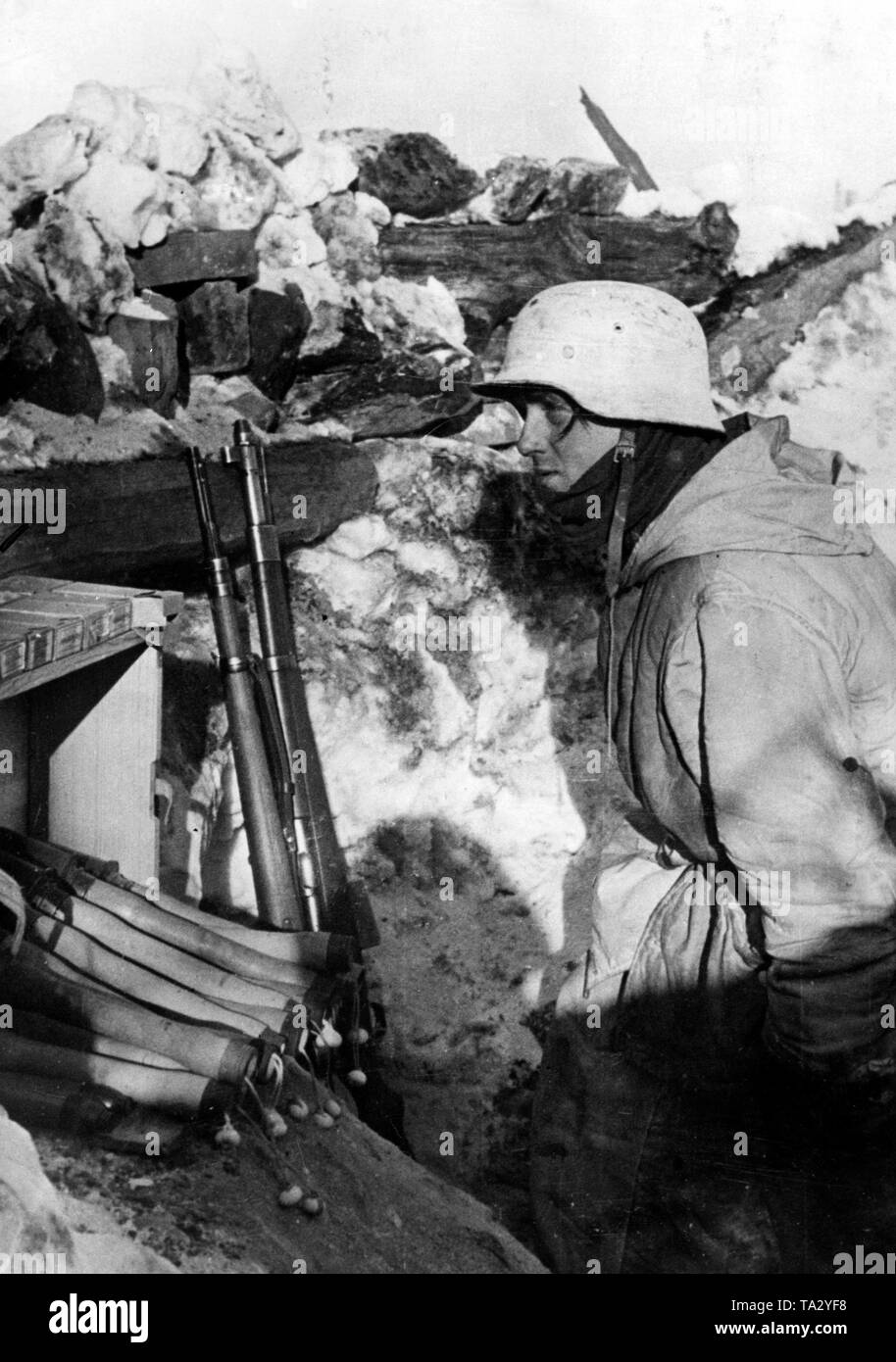 Digging trench world war hi-res stock photography and images - Alamy