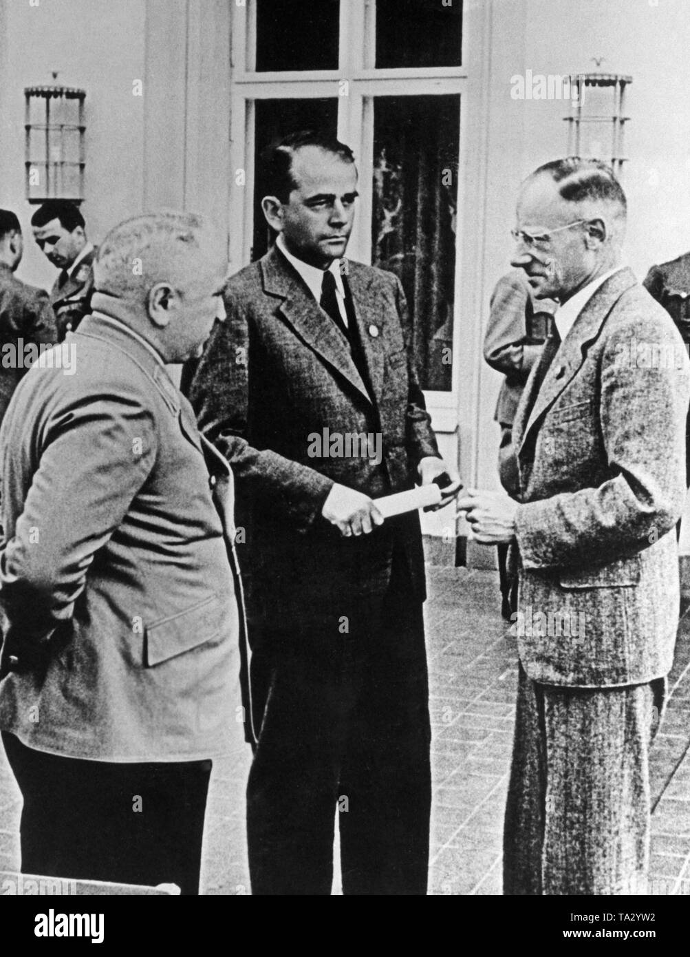 Albert Speer (middle) having a conversation with Robert Ley (left) and ...