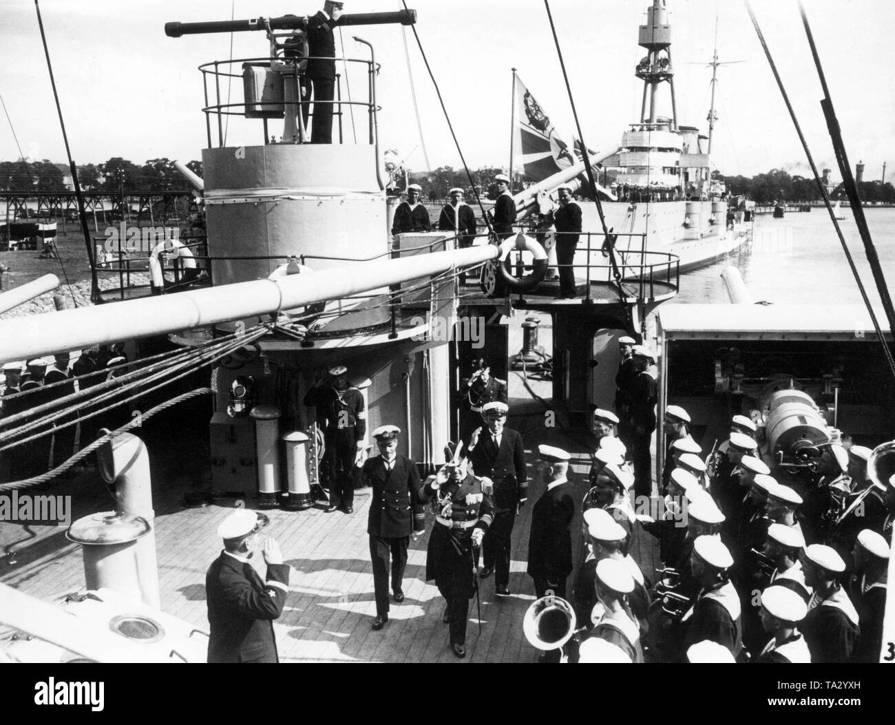 Rear admiral Gladitny receives on his ship the German naval commander ...