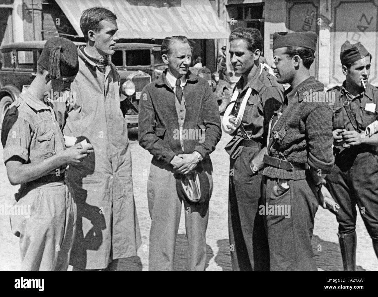 Falangist hi-res stock photography and images - Alamy