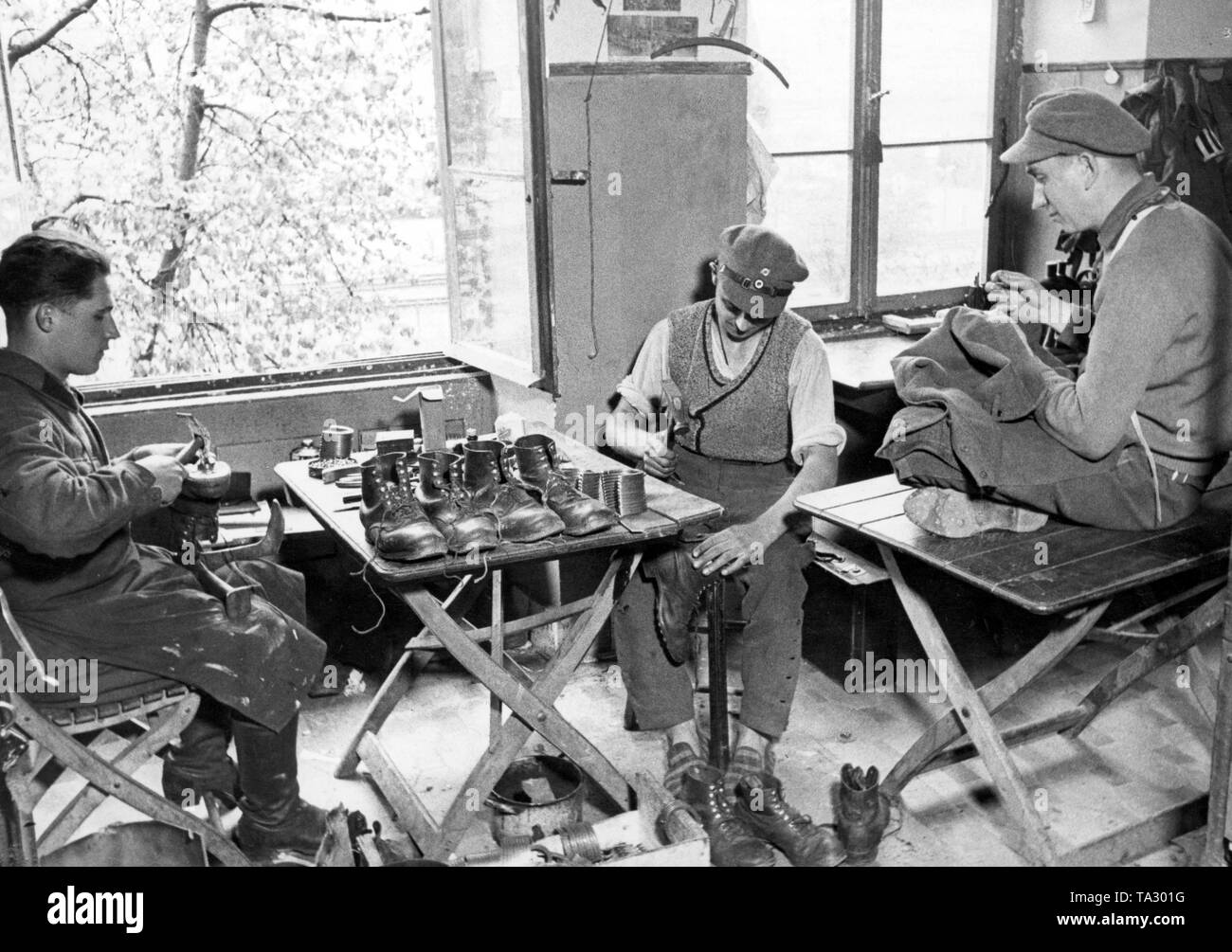 Members of the Freiwilliger Arbeitsdienst - Voluntary Work Service (FAD ...