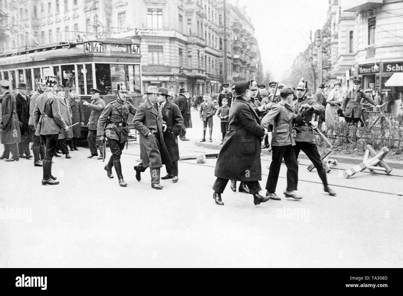 1920s police officer hi-res stock photography and images - Alamy