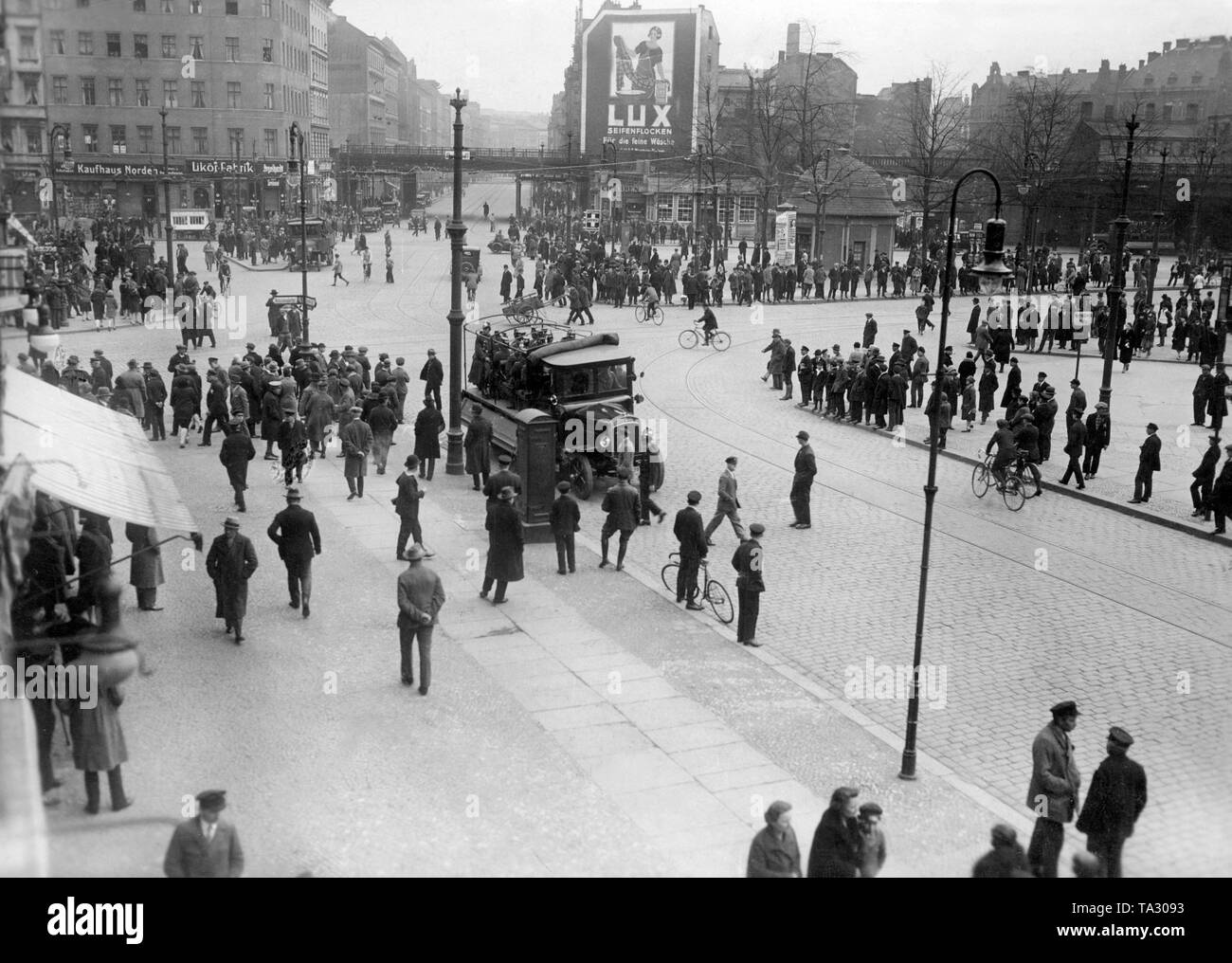 Street riots berlin hi-res stock photography and images - Alamy