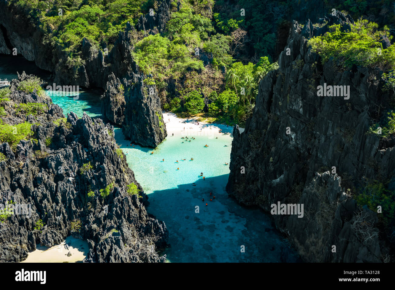Aerial view of beautiful lagoons and limestone cliffs of El Nido ...