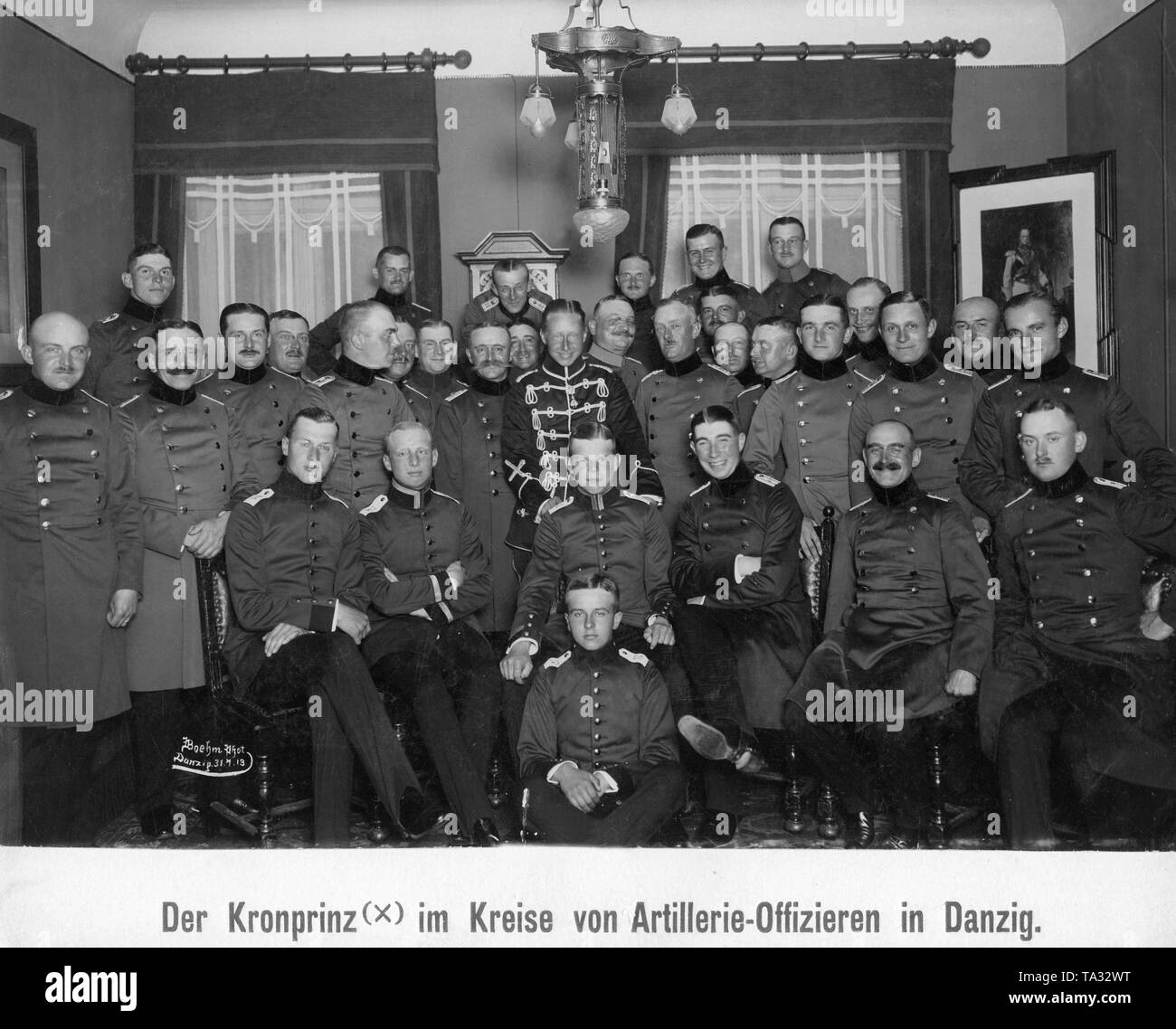 Officers circle Black and White Stock Photos & Images - Alamy