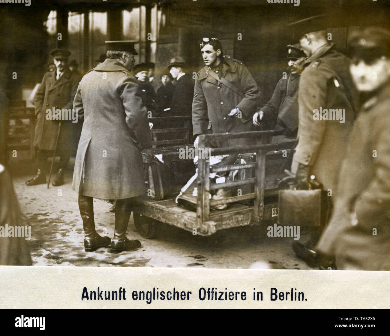 Military officers arrival hi-res stock photography and images - Alamy