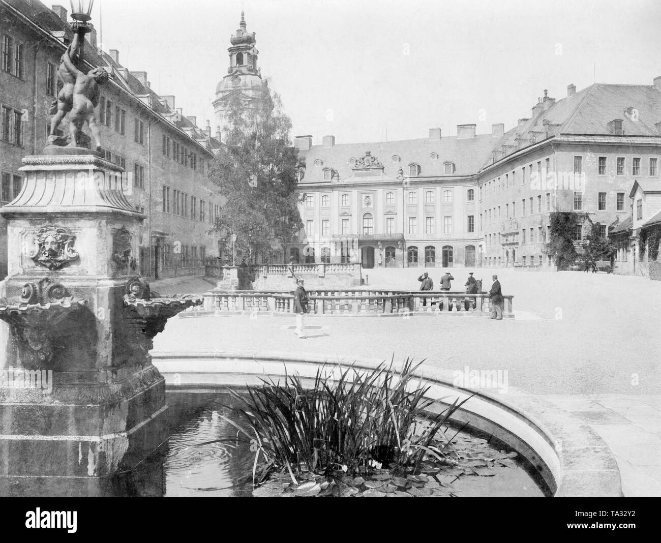 Courtyard view in palace Black and White Stock Photos & Images - Alamy