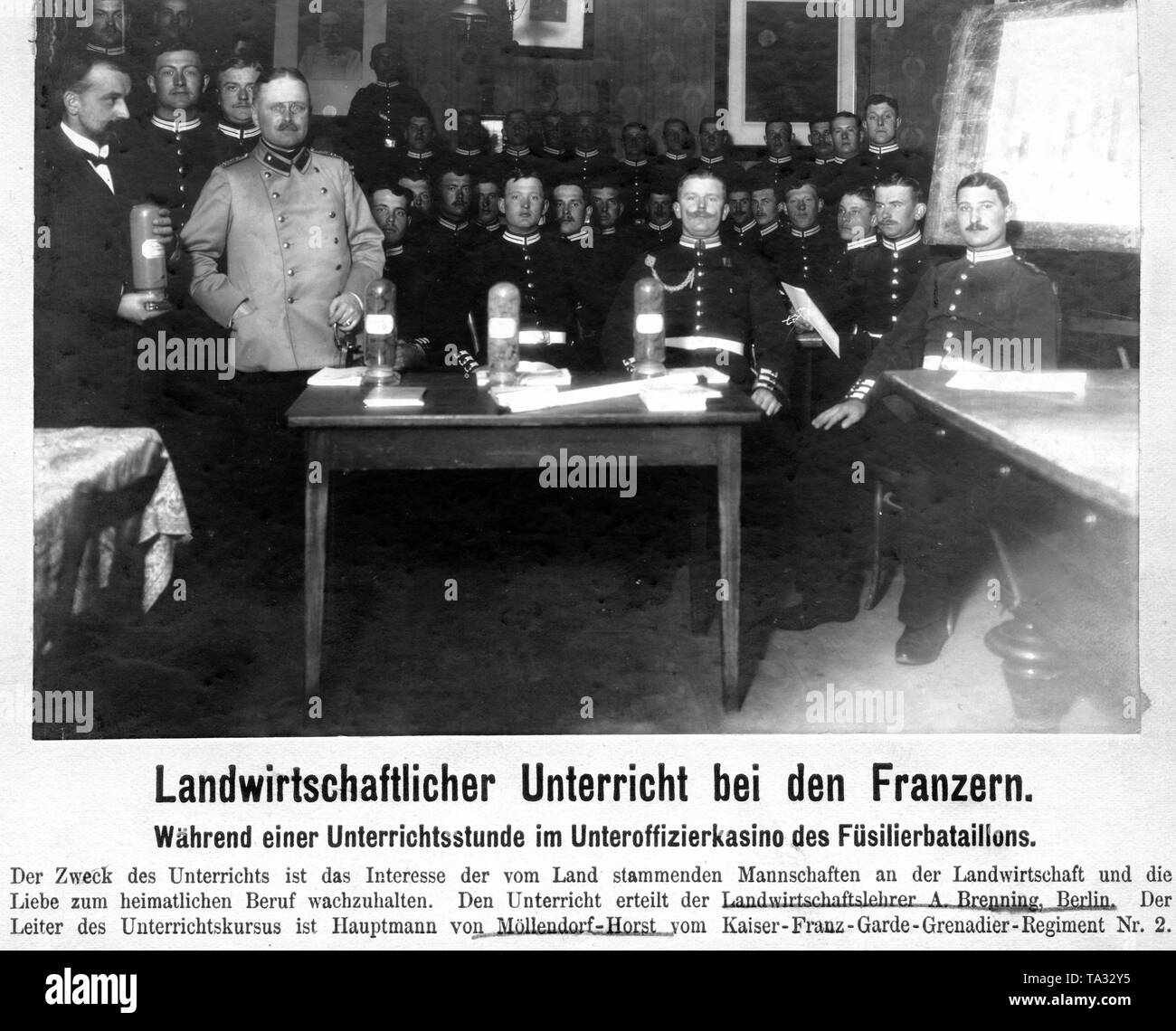 Grenadier garde uniform Black and White Stock Photos & Images - Alamy