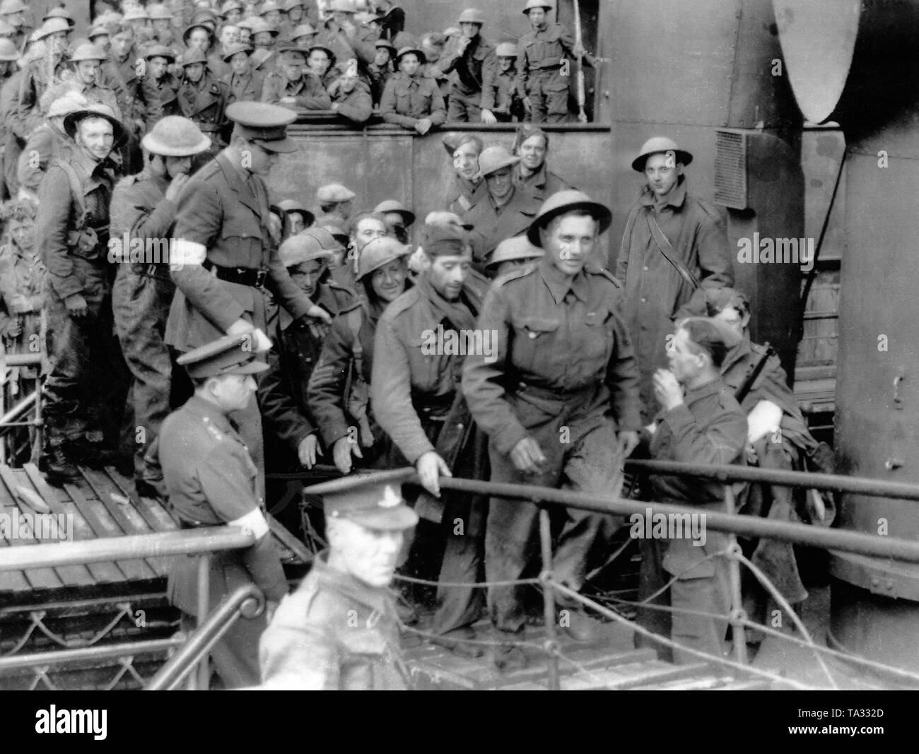 Arrival of British troops evacuated from France, in a southern English ...