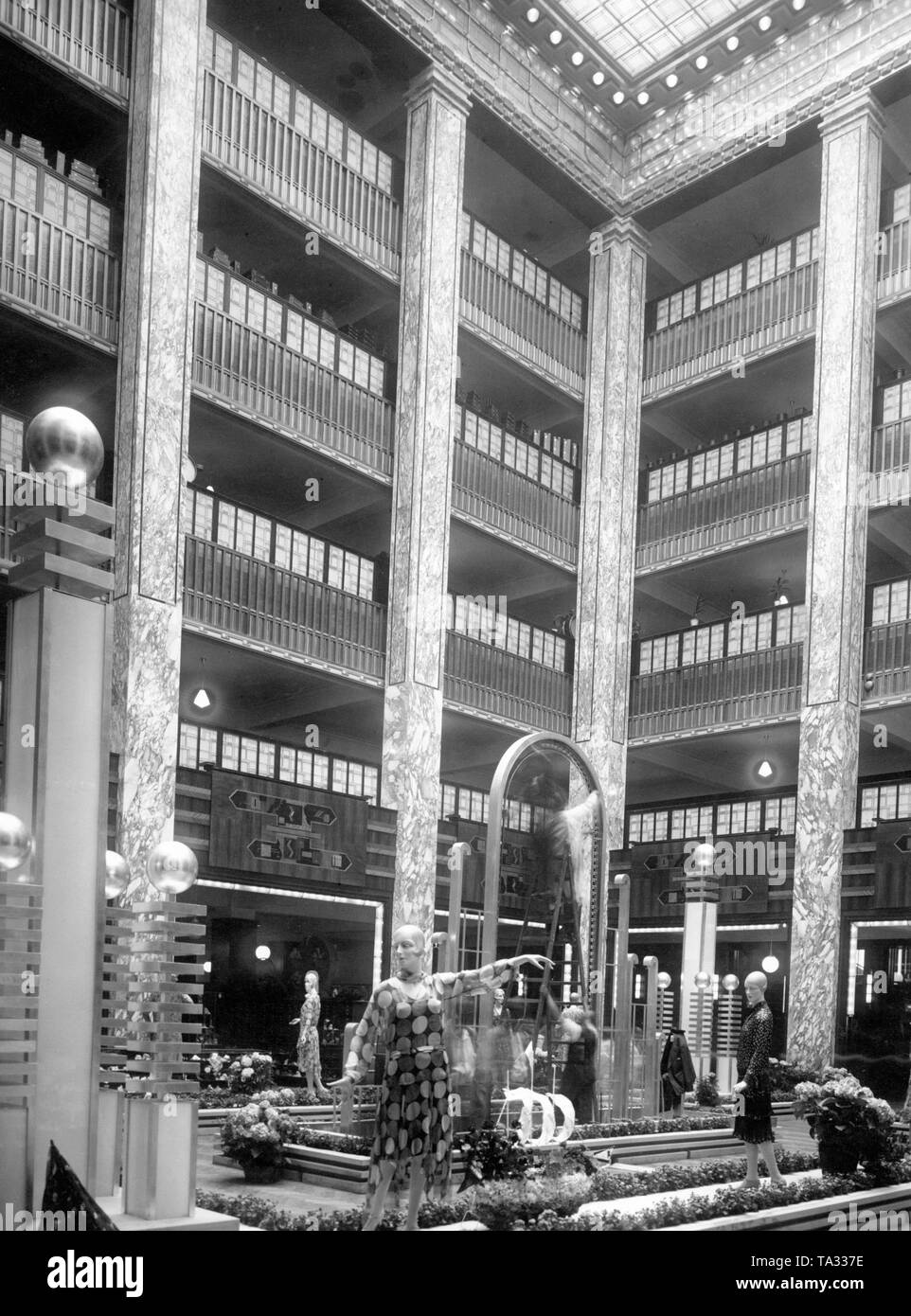 Department chain Black and White Stock Photos & Images - Alamy