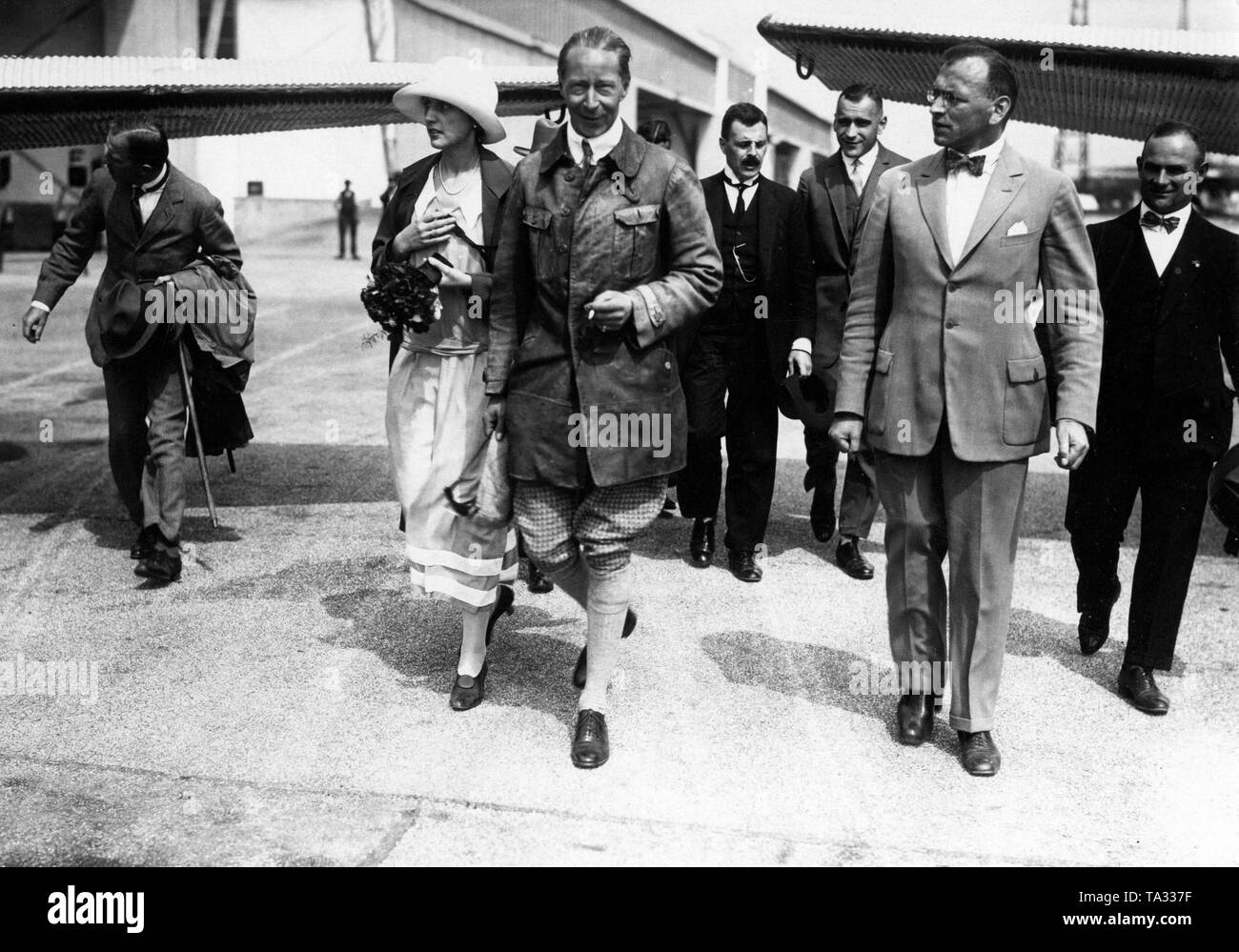 The American singer and actress Geraldine Farrar (2nd from left) with ...