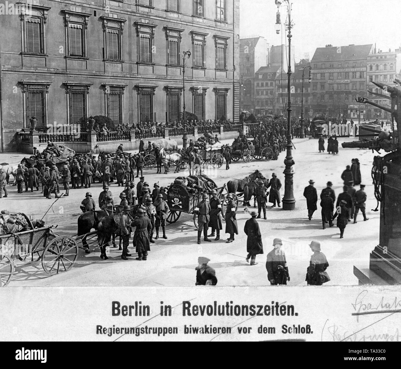 Government troops spartacus uprising berlin hi-res stock photography ...