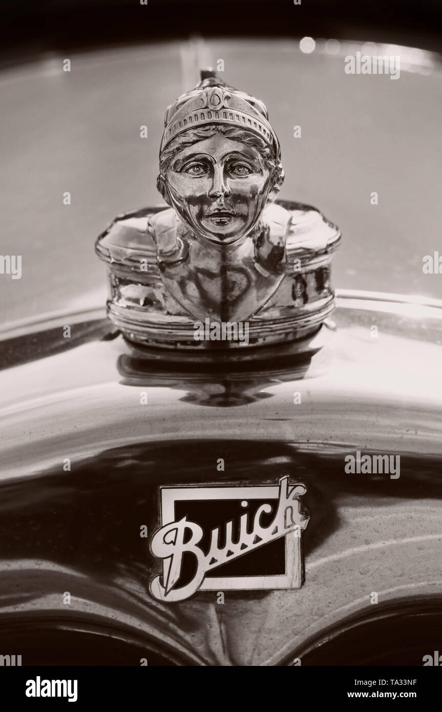 1926 Buick Master Sports Roadster hood emblem Stock Photo - Alamy